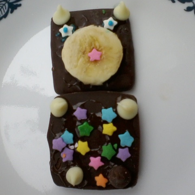 Recipe: Chocolate Graham Bears | Think Tasty